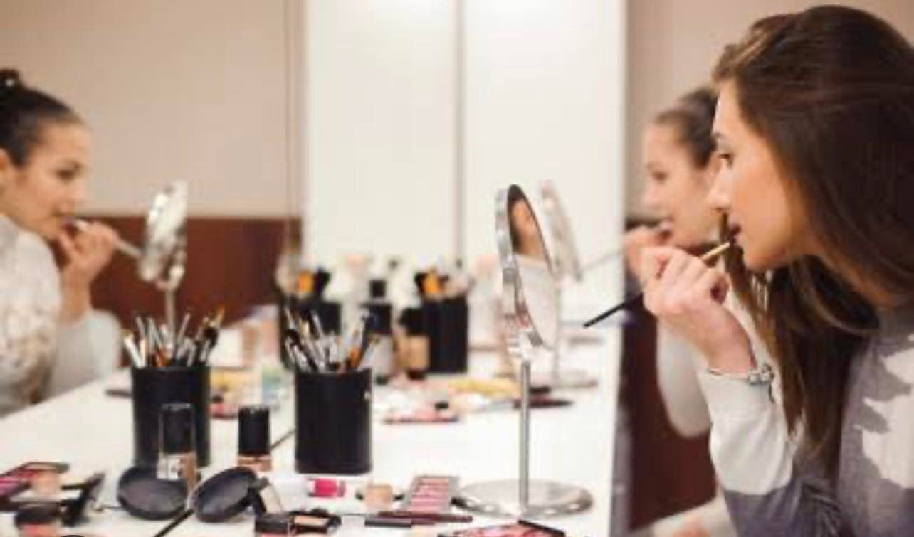Makeup Lesson – Your Beauty Bar